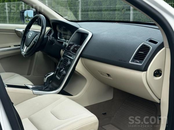 Balts Volvo XC60 2014 Jelgava, ar dzinēja tilpumu 2.40 L un nobraukumu 0 tūkst. km par 13000 €, foto 10 vietnē AUTOMOTO.COM.LV