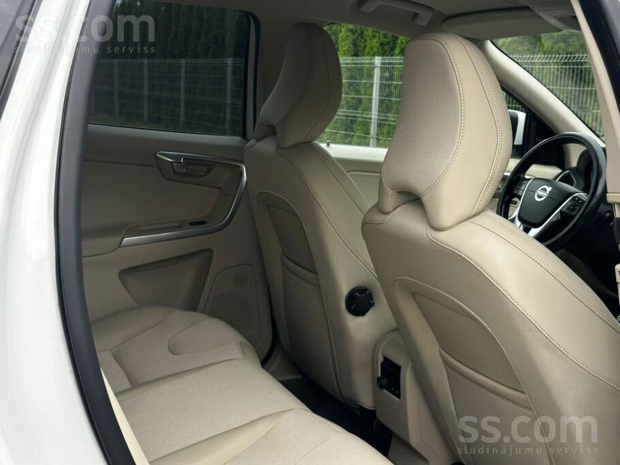 Balts Volvo XC60 2014 Jelgava, ar dzinēja tilpumu 2.40 L un nobraukumu 0 tūkst. km par 13000 €, foto 12 vietnē AUTOMOTO.COM.LV