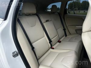 Balts Volvo XC60 2014 Jelgava, ar dzinēja tilpumu 2.40 L un nobraukumu 0 tūkst. km par 13000 €, foto 14 vietnē AUTOMOTO.COM.LV
