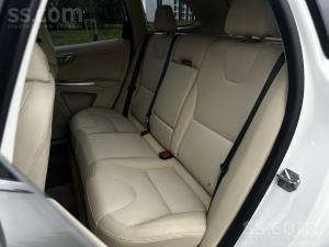 Balts Volvo XC60 2014 Jelgava, ar dzinēja tilpumu 2.40 L un nobraukumu 0 tūkst. km par 13000 €, foto 16 vietnē AUTOMOTO.COM.LV