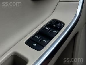 Balts Volvo XC60 2014 Jelgava, ar dzinēja tilpumu 2.40 L un nobraukumu 0 tūkst. km par 13000 €, foto 18 vietnē AUTOMOTO.COM.LV