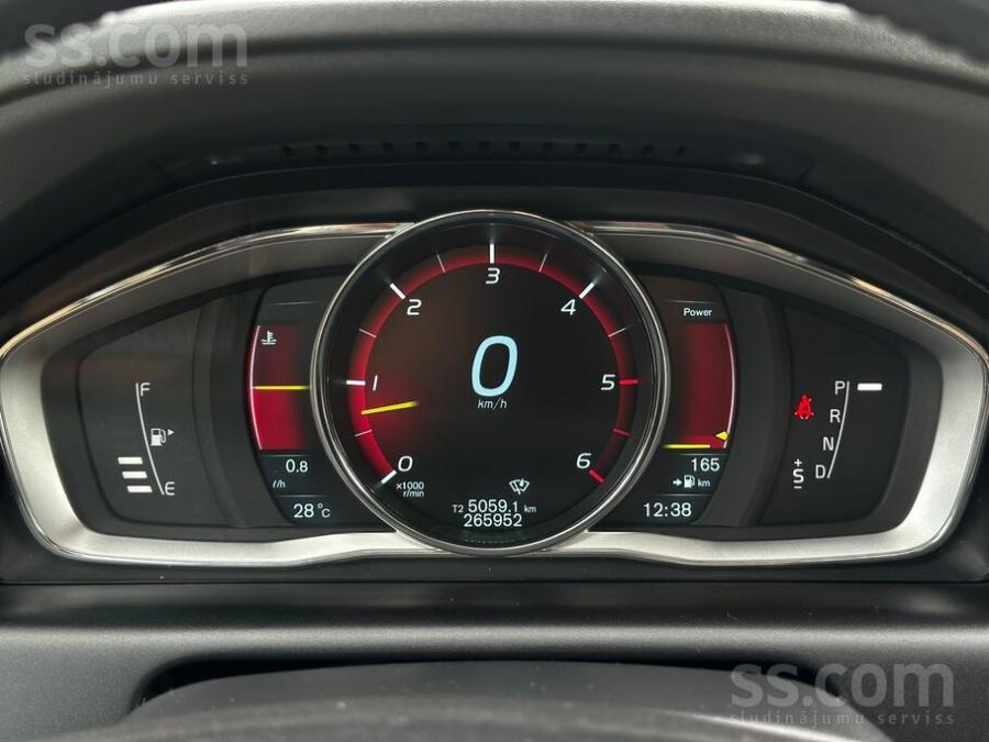 Balts Volvo XC60 2014 Jelgava, ar dzinēja tilpumu 2.40 L un nobraukumu 0 tūkst. km par 13000 €, foto 21 vietnē AUTOMOTO.COM.LV