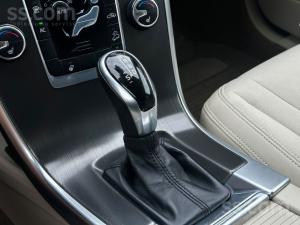 Balts Volvo XC60 2014 Jelgava, ar dzinēja tilpumu 2.40 L un nobraukumu 0 tūkst. km par 13000 €, foto 28 vietnē AUTOMOTO.COM.LV