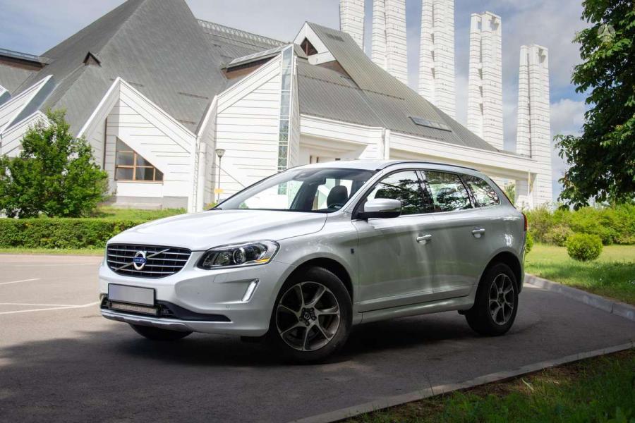 Balts Volvo XC60 2014 Elektrėnai, ar dzinēja tilpumu 2.40 L un nobraukumu 237 tūkst. km par 11350 €, foto 1 vietnē AUTOMOTO.COM.LV