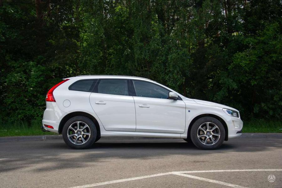 Balts Volvo XC60 2014 Elektrėnai, ar dzinēja tilpumu 2.40 L un nobraukumu 237 tūkst. km par 11350 €, foto 5 vietnē AUTOMOTO.COM.LV