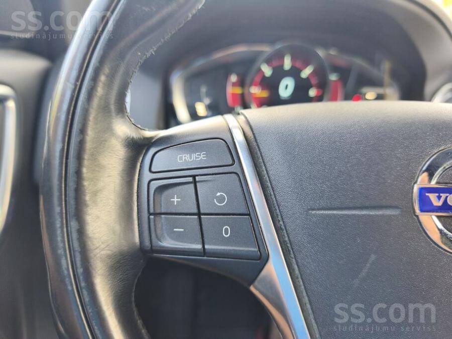 Balts Volvo XC60 2014 Jelgava, ar dzinēja tilpumu 2.00 L un nobraukumu 0 tūkst. km par 8590 €, foto 19 vietnē AUTOMOTO.COM.LV