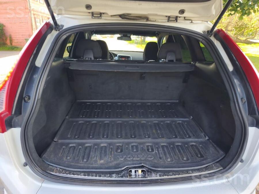 Balts Volvo XC60 2014 Jelgava, ar dzinēja tilpumu 2.00 L un nobraukumu 0 tūkst. km par 8590 €, foto 22 vietnē AUTOMOTO.COM.LV