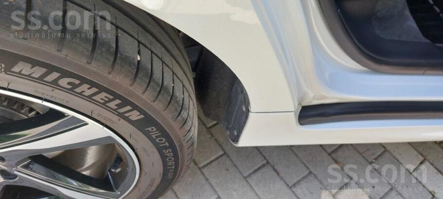 White Volvo XC60 2014 in Saldus, with an engine capacity of 2.00 L and mileage of 318 thousand km for 8000 €, photo 11 on AUTOMOTO.COM.LV