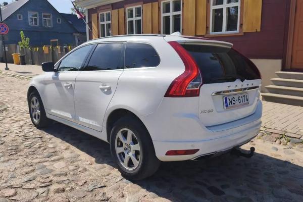White Volvo XC60 2014 in Jelgava, with an engine capacity of 2.00 L and mileage of 307 thousand km for 8590 €, photo 2 on AUTOMOTO.COM.LV