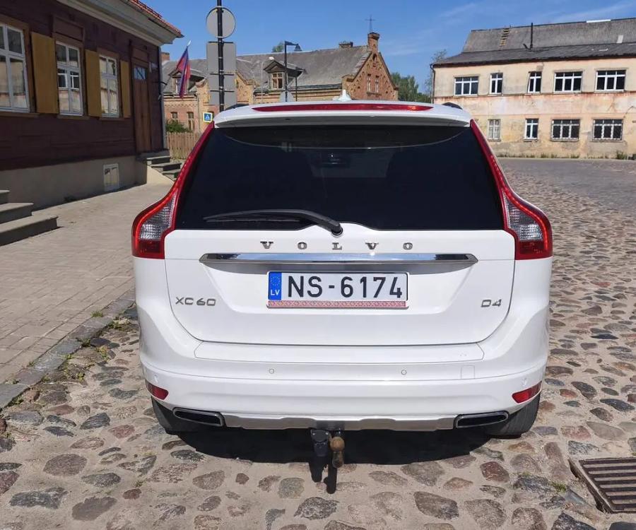 Balts Volvo XC60 2014 Jelgava, ar dzinēja tilpumu 2.00 L un nobraukumu 307 tūkst. km par 8590 €, foto 7 vietnē AUTOMOTO.COM.LV