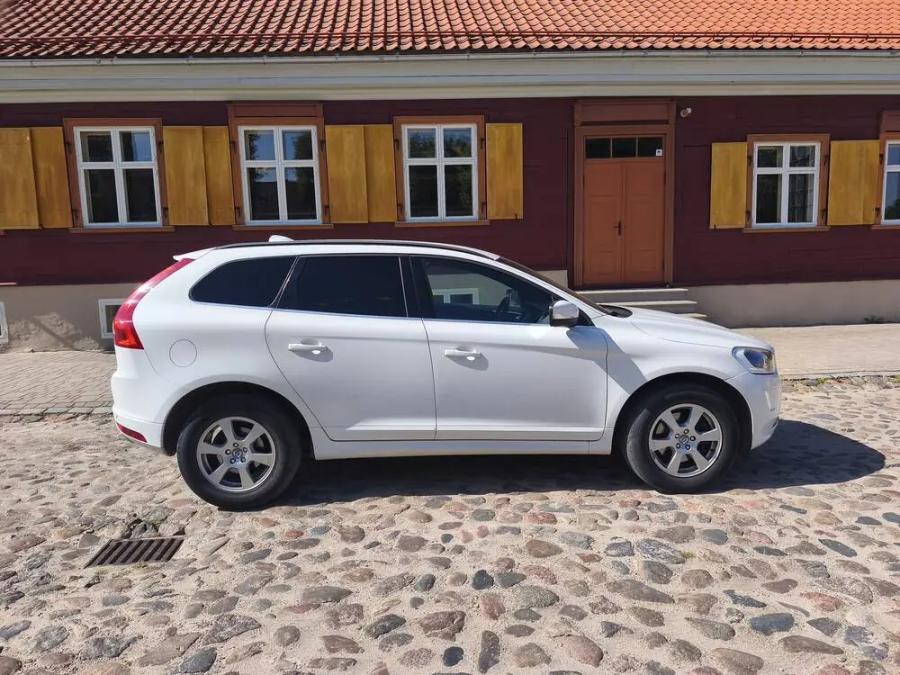 Balts Volvo XC60 2014 Jelgava, ar dzinēja tilpumu 2.00 L un nobraukumu 307 tūkst. km par 8590 €, foto 9 vietnē AUTOMOTO.COM.LV
