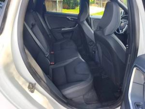 Balts Volvo XC60 2014 Jelgava, ar dzinēja tilpumu 2.00 L un nobraukumu 307 tūkst. km par 8590 €, foto 13 vietnē AUTOMOTO.COM.LV