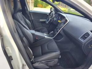 Balts Volvo XC60 2014 Jelgava, ar dzinēja tilpumu 2.00 L un nobraukumu 307 tūkst. km par 8590 €, foto 14 vietnē AUTOMOTO.COM.LV