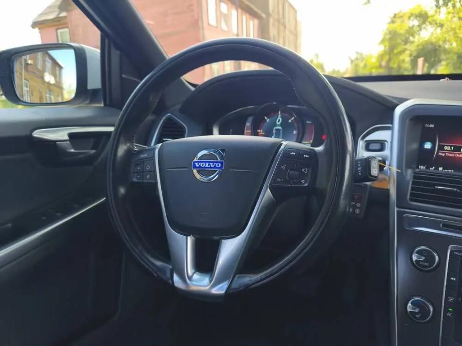Balts Volvo XC60 2014 Jelgava, ar dzinēja tilpumu 2.00 L un nobraukumu 307 tūkst. km par 8590 €, foto 16 vietnē AUTOMOTO.COM.LV