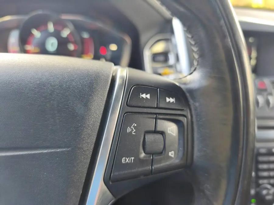 Balts Volvo XC60 2014 Jelgava, ar dzinēja tilpumu 2.00 L un nobraukumu 307 tūkst. km par 8590 €, foto 18 vietnē AUTOMOTO.COM.LV