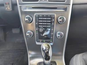 Balts Volvo XC60 2014 Jelgava, ar dzinēja tilpumu 2.00 L un nobraukumu 307 tūkst. km par 8590 €, foto 20 vietnē AUTOMOTO.COM.LV