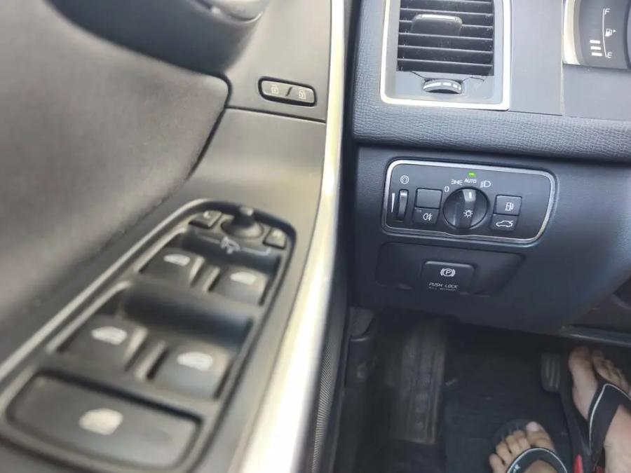 Balts Volvo XC60 2014 Jelgava, ar dzinēja tilpumu 2.00 L un nobraukumu 307 tūkst. km par 8590 €, foto 22 vietnē AUTOMOTO.COM.LV