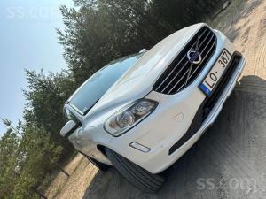 Balts Volvo XC60 2014 Rīga, ar dzinēja tilpumu 2.00 L un nobraukumu 0 tūkst. km par 8750 €, foto 3 vietnē AUTOMOTO.COM.LV