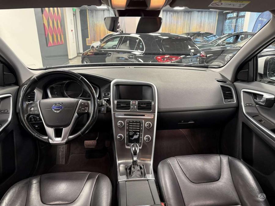 White Volvo XC60 2014 in Klaipeda, with an engine capacity of 1.97 L and mileage of 240 thousand km for 14900 €, photo 3 on AUTOMOTO.COM.LV