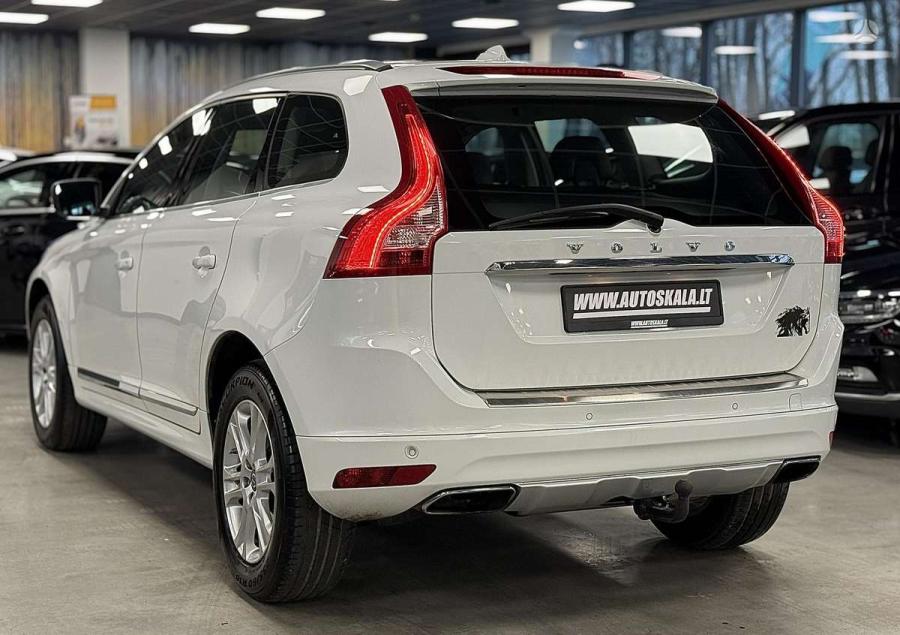 White Volvo XC60 2014 in Klaipeda, with an engine capacity of 1.97 L and mileage of 240 thousand km for 14900 €, photo 4 on AUTOMOTO.COM.LV