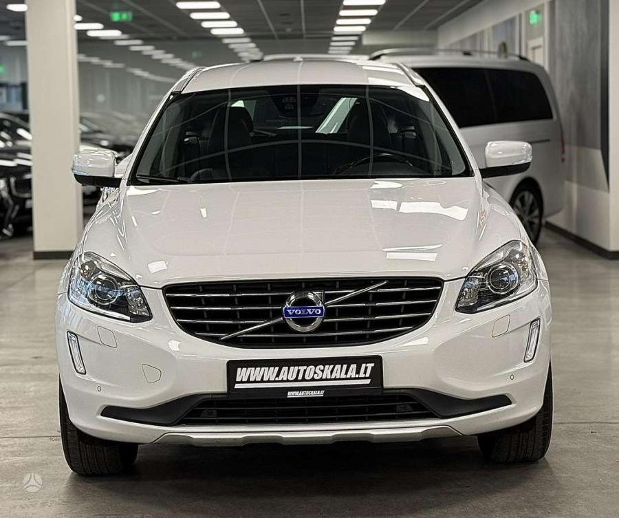 White Volvo XC60 2014 in Klaipeda, with an engine capacity of 1.97 L and mileage of 240 thousand km for 14900 €, photo 10 on AUTOMOTO.COM.LV