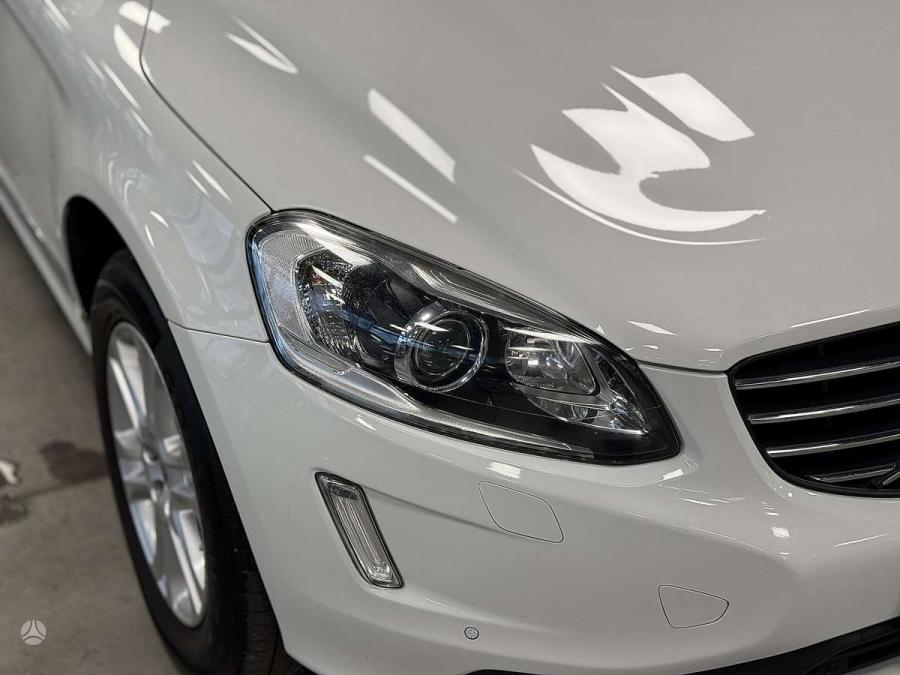 White Volvo XC60 2014 in Klaipeda, with an engine capacity of 1.97 L and mileage of 240 thousand km for 14900 €, photo 17 on AUTOMOTO.COM.LV