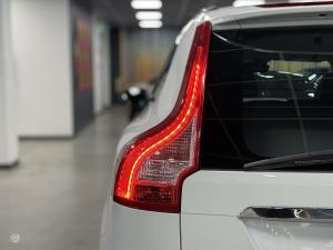 White Volvo XC60 2014 in Klaipeda, with an engine capacity of 1.97 L and mileage of 240 thousand km for 14900 €, photo 19 on AUTOMOTO.COM.LV