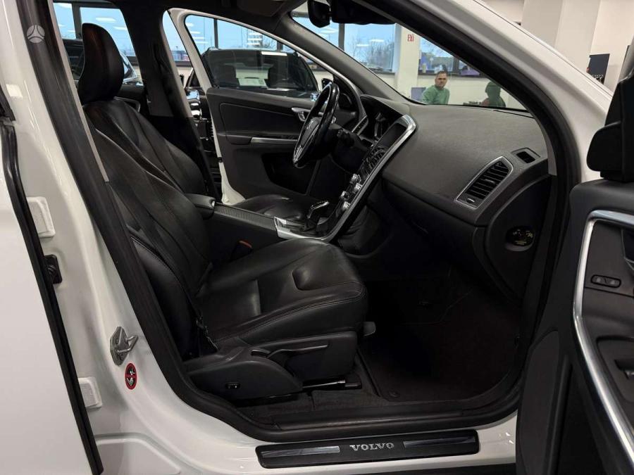 White Volvo XC60 2014 in Klaipeda, with an engine capacity of 1.97 L and mileage of 240 thousand km for 14900 €, photo 23 on AUTOMOTO.COM.LV