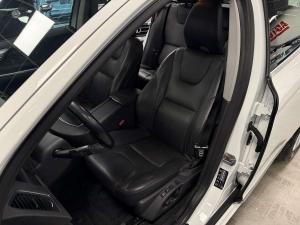 White Volvo XC60 2014 in Klaipeda, with an engine capacity of 1.97 L and mileage of 240 thousand km for 14900 €, photo 28 on AUTOMOTO.COM.LV