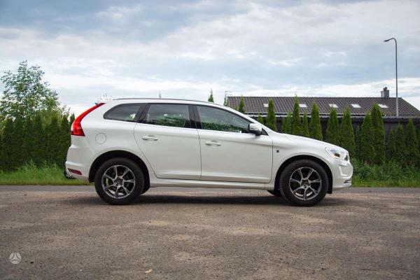 Balts Volvo XC60 2014 Elektrėnai, ar dzinēja tilpumu 2.40 L un nobraukumu 237 tūkst. km par 11650 €, foto 4 vietnē AUTOMOTO.COM.LV