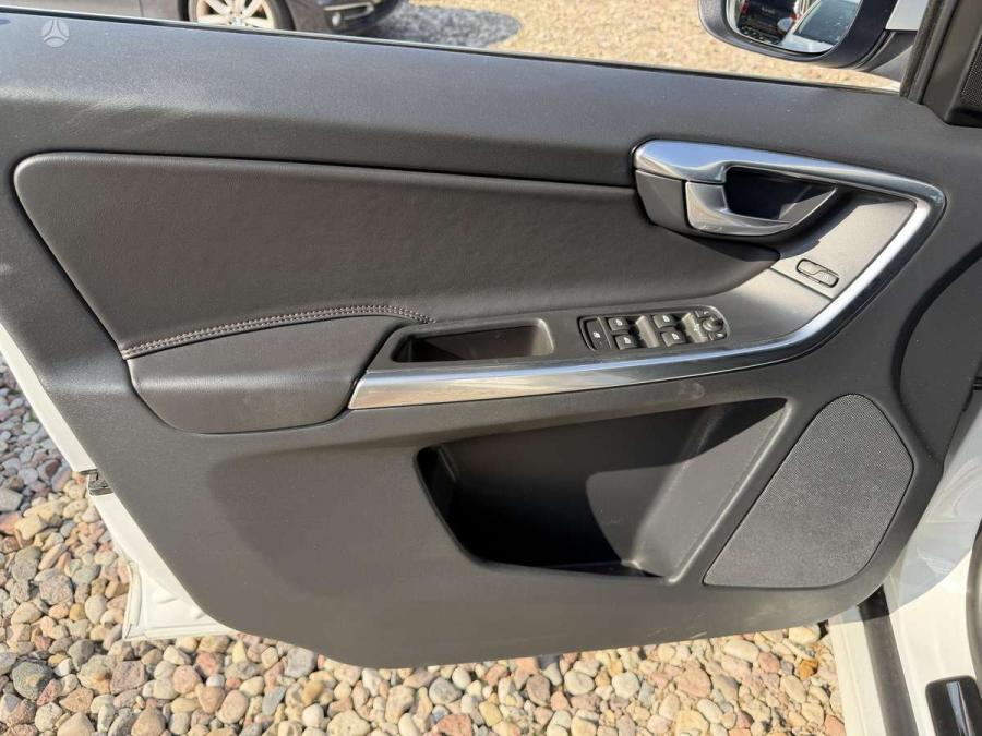 Balts Volvo XC60 2014 Utena, ar dzinēja tilpumu 2.40 L un nobraukumu 280 tūkst. km par 8390 €, foto 10 vietnē AUTOMOTO.COM.LV