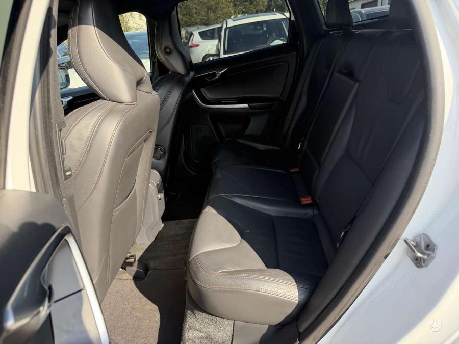 Balts Volvo XC60 2014 Utena, ar dzinēja tilpumu 2.40 L un nobraukumu 280 tūkst. km par 8390 €, foto 12 vietnē AUTOMOTO.COM.LV