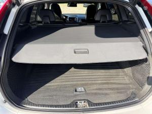 Balts Volvo XC60 2014 Utena, ar dzinēja tilpumu 2.40 L un nobraukumu 280 tūkst. km par 8390 €, foto 17 vietnē AUTOMOTO.COM.LV