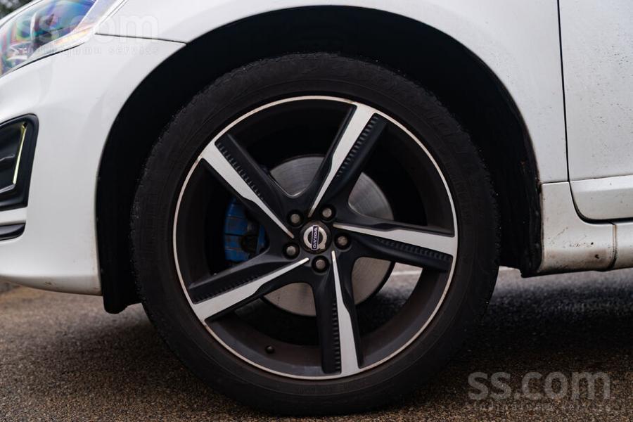 Balts Volvo XC60 2014 Rīga, ar dzinēja tilpumu 2.40 L un nobraukumu 267 tūkst. km par 10950 €, foto 9 vietnē AUTOMOTO.COM.LV