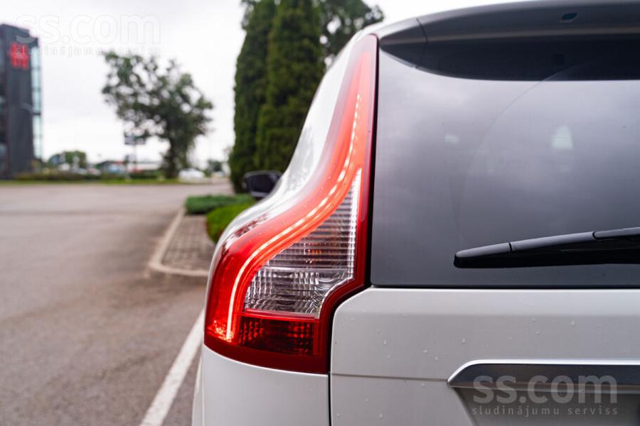 Balts Volvo XC60 2014 Rīga, ar dzinēja tilpumu 2.40 L un nobraukumu 267 tūkst. km par 10950 €, foto 11 vietnē AUTOMOTO.COM.LV