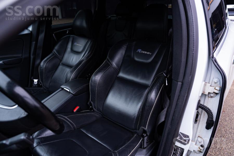 Balts Volvo XC60 2014 Rīga, ar dzinēja tilpumu 2.40 L un nobraukumu 267 tūkst. km par 10950 €, foto 13 vietnē AUTOMOTO.COM.LV