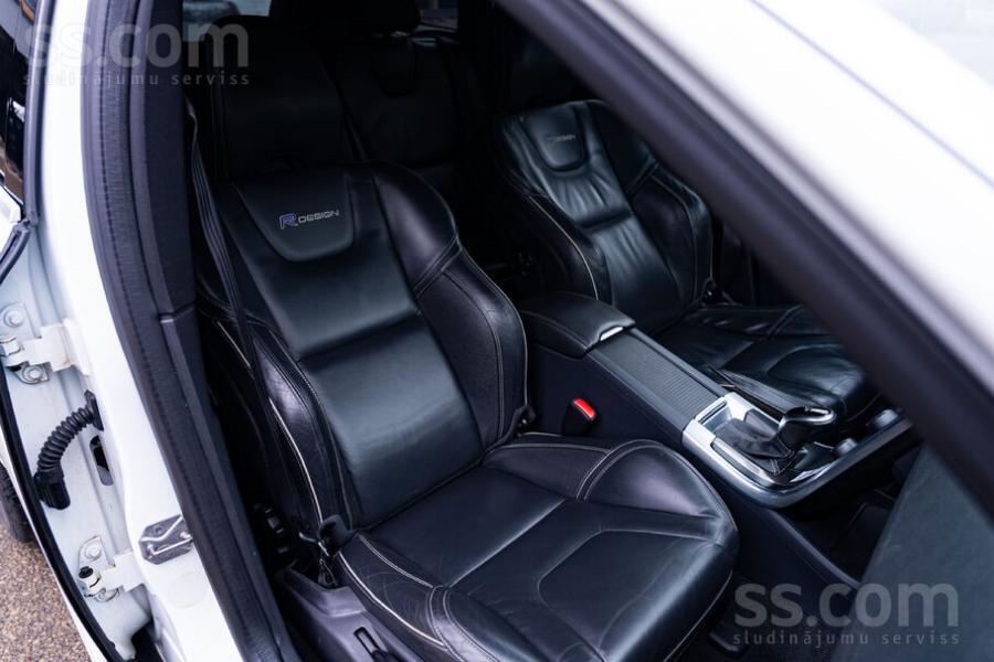 Balts Volvo XC60 2014 Rīga, ar dzinēja tilpumu 2.40 L un nobraukumu 267 tūkst. km par 10950 €, foto 14 vietnē AUTOMOTO.COM.LV