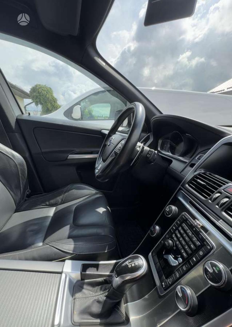 Balts Volvo XC60 2014 Tauragė, ar dzinēja tilpumu 2.40 L un nobraukumu 114 tūkst. km par 14300 €, foto 9 vietnē AUTOMOTO.COM.LV