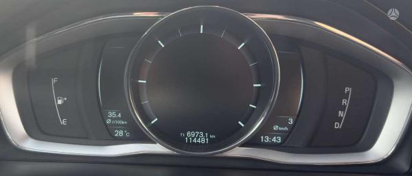 White Volvo XC60 2014 in Taurage, with an engine capacity of 2.40 L and mileage of 114 thousand km for 14300 €, photo 11 on AUTOMOTO.COM.LV