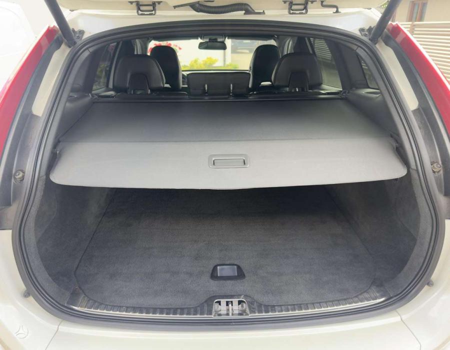 Balts Volvo XC60 2014 Tauragė, ar dzinēja tilpumu 2.40 L un nobraukumu 114 tūkst. km par 14300 €, foto 13 vietnē AUTOMOTO.COM.LV