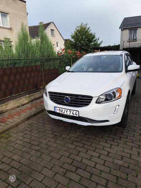 White Volvo XC60 2014 in Kaunas, with an engine capacity of 2.95 L and mileage of 298 thousand km for 10800 €, photo 4 on AUTOMOTO.COM.LV
