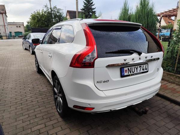 White Volvo XC60 2014 in Kaunas, with an engine capacity of 2.95 L and mileage of 298 thousand km for 10800 €, photo 8 on AUTOMOTO.COM.LV