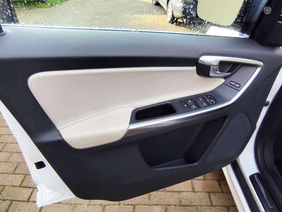 Balts Volvo XC60 2014 Kauņa, ar dzinēja tilpumu 2.95 L un nobraukumu 298 tūkst. km par 10800 €, foto 16 vietnē AUTOMOTO.COM.LV