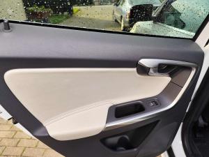 Balts Volvo XC60 2014 Kauņa, ar dzinēja tilpumu 2.95 L un nobraukumu 298 tūkst. km par 10800 €, foto 18 vietnē AUTOMOTO.COM.LV