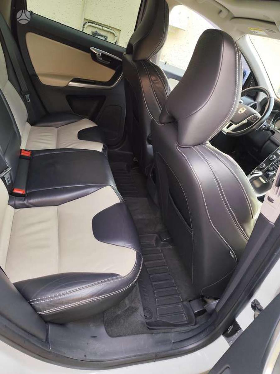 Balts Volvo XC60 2014 Kauņa, ar dzinēja tilpumu 2.95 L un nobraukumu 298 tūkst. km par 10800 €, foto 19 vietnē AUTOMOTO.COM.LV