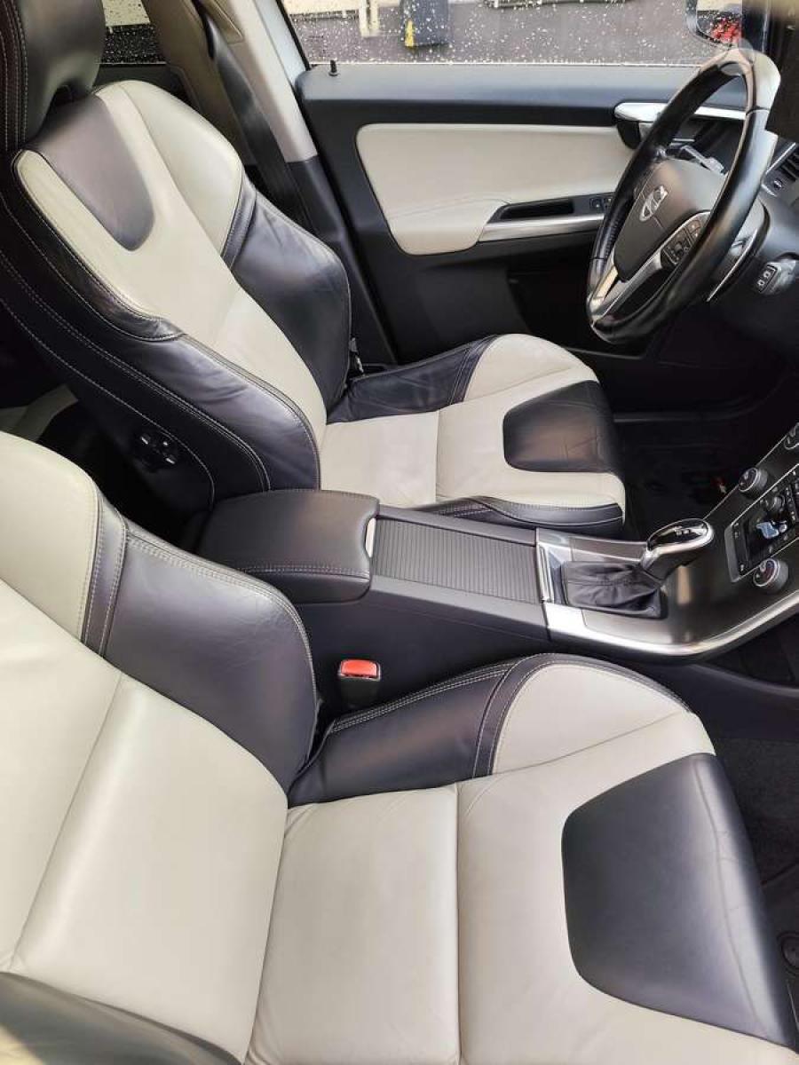 Balts Volvo XC60 2014 Kauņa, ar dzinēja tilpumu 2.95 L un nobraukumu 298 tūkst. km par 10800 €, foto 21 vietnē AUTOMOTO.COM.LV