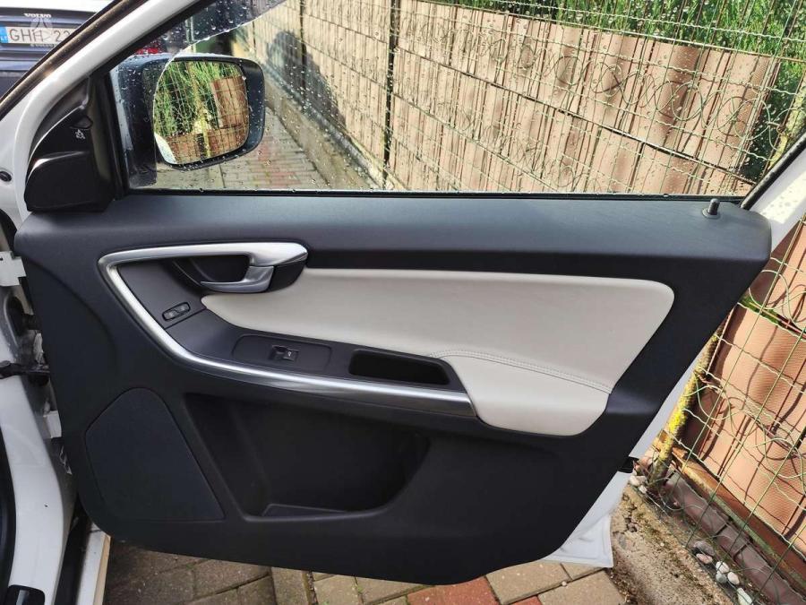 Balts Volvo XC60 2014 Kauņa, ar dzinēja tilpumu 2.95 L un nobraukumu 298 tūkst. km par 10800 €, foto 22 vietnē AUTOMOTO.COM.LV