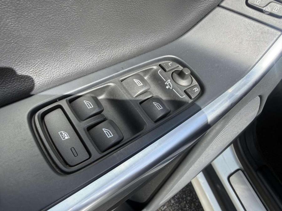 Balts Volvo XC60 2014 Kazlų Rūda, ar dzinēja tilpumu 1.97 L un nobraukumu 259 tūkst. km par 11000 €, foto 28 vietnē AUTOMOTO.COM.LV