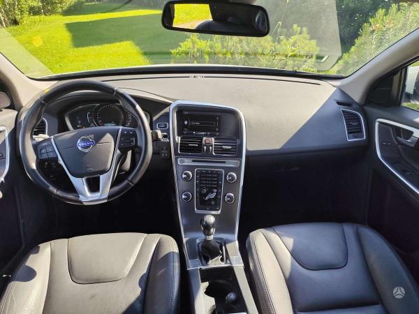White Volvo XC60 2014 in Kaunas, with an engine capacity of 1.98 L and mileage of 250 thousand km for 10250 €, photo 8 on AUTOMOTO.COM.LV