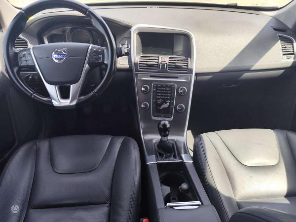 White Volvo XC60 2014 in Kaunas, with an engine capacity of 1.98 L and mileage of 250 thousand km for 10250 €, photo 9 on AUTOMOTO.COM.LV